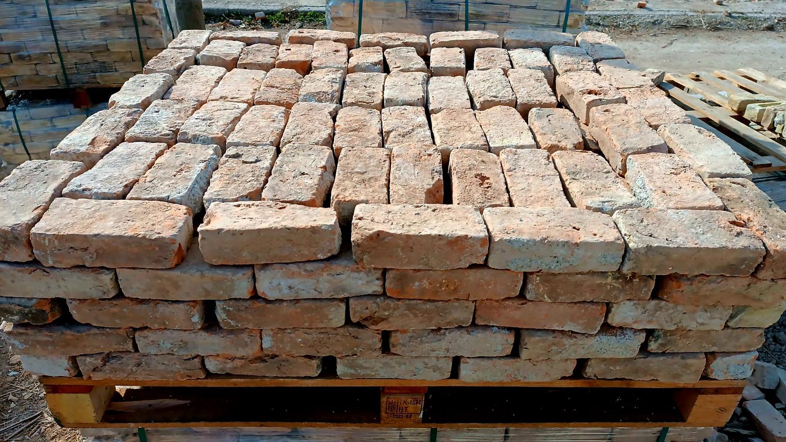 Reclaimed 19th Century European Bricks – Stone and Rock